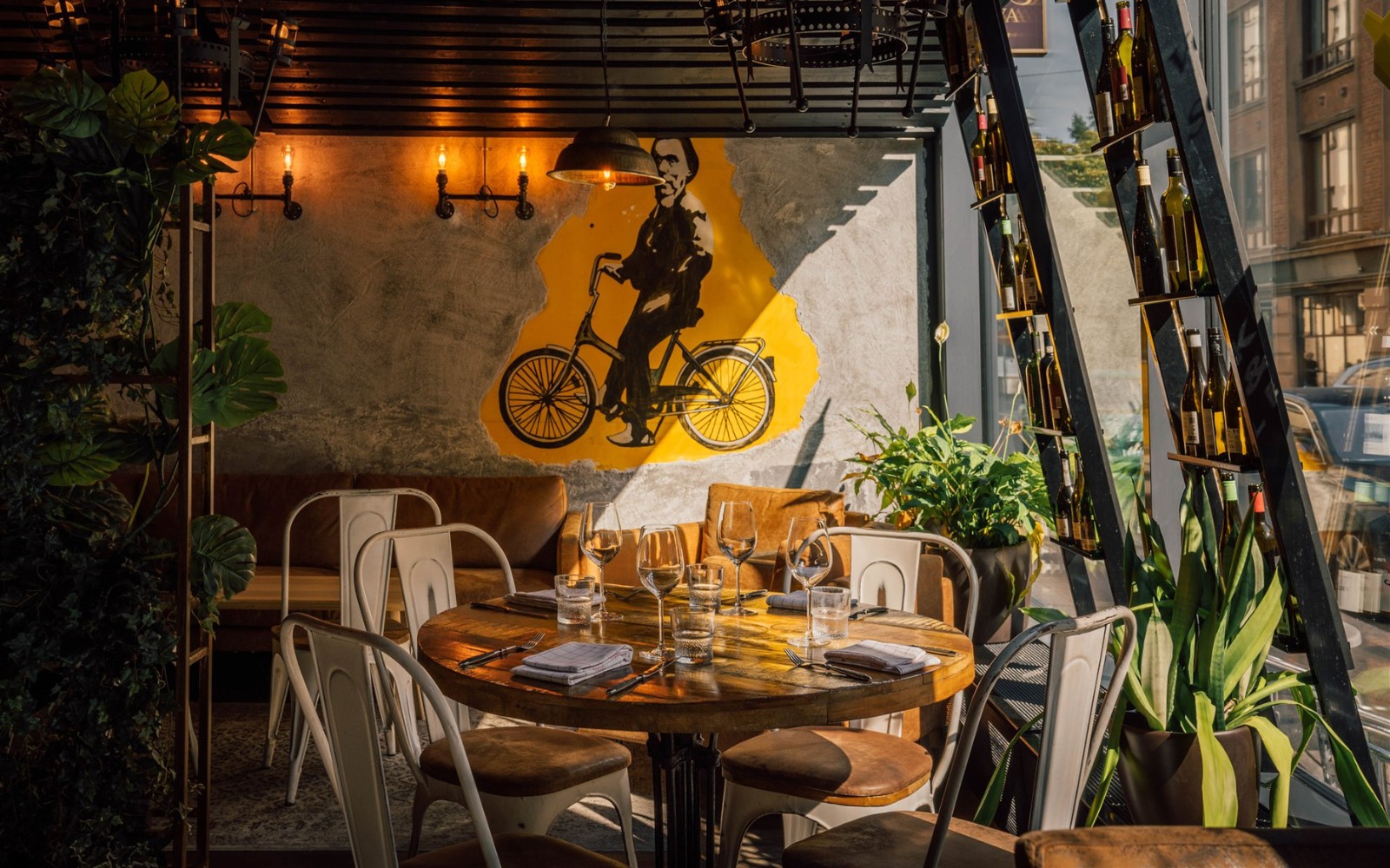 LÖNKAN LOUNAS - Lönkka Bull & Bottle – Pihviravintola Helsingissä