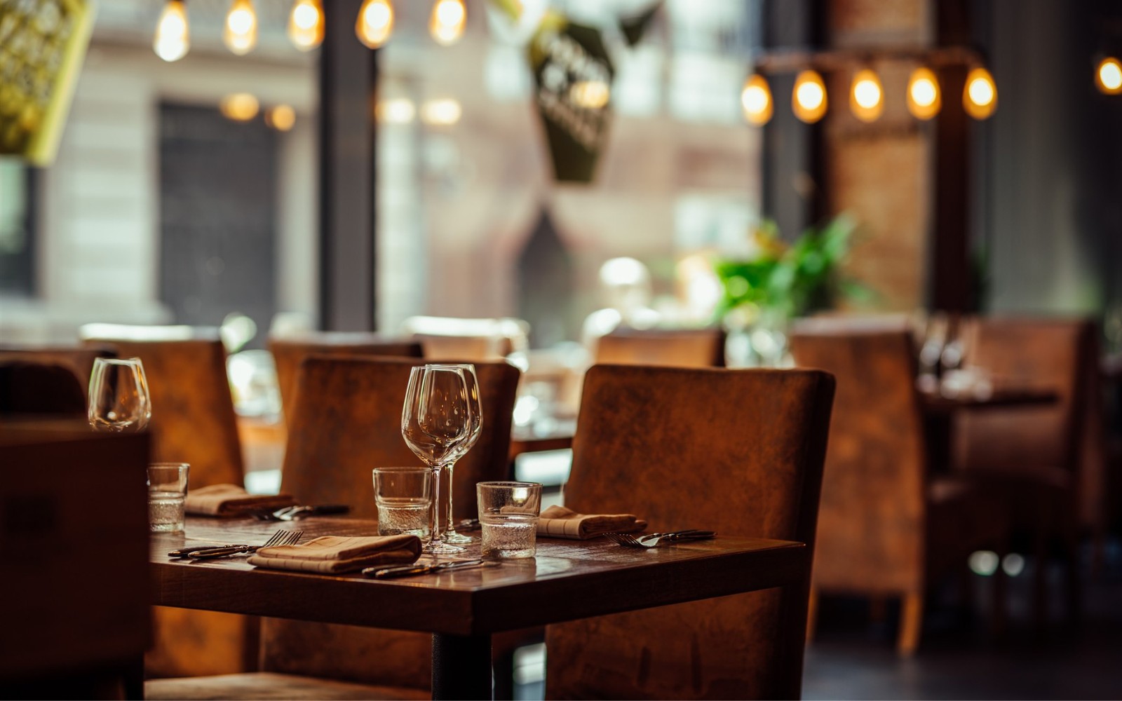 LÖNKAN LOUNAS - Lönkka Bull & Bottle – Pihviravintola Helsingissä